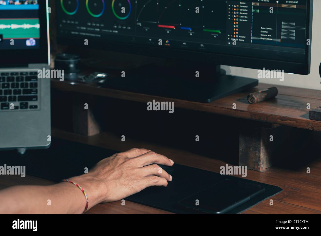 Video editor editing film hi-res stock photography and images - Alamy