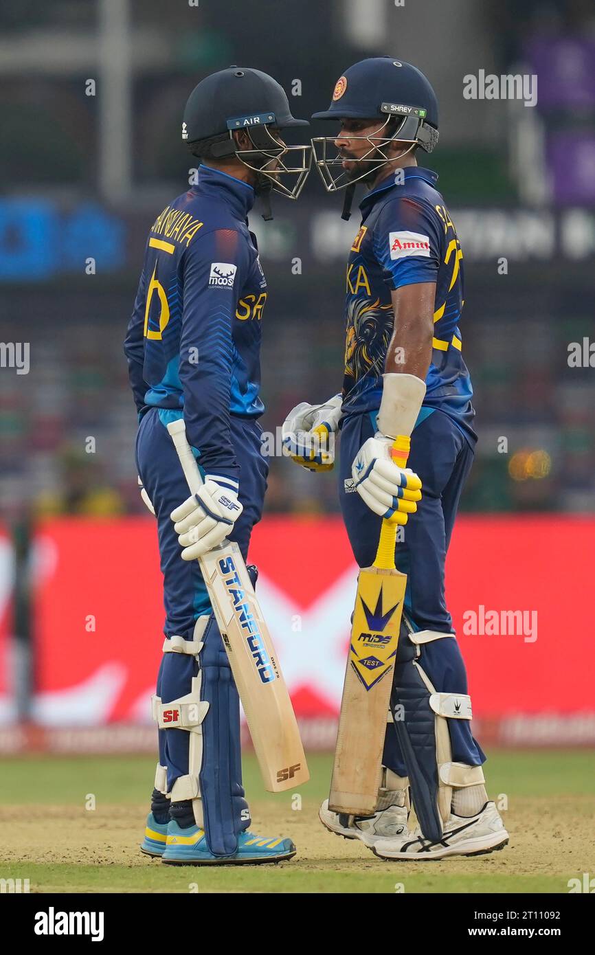 Sri Lanka's Dhananjaya de Silva, left, and Sadeera Samarawickrama chat ...