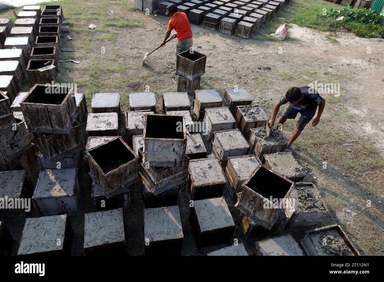Lauhjong, Munshigonj, Bangladesh. 10th Oct, 2023. Concrete CC Blocks ...