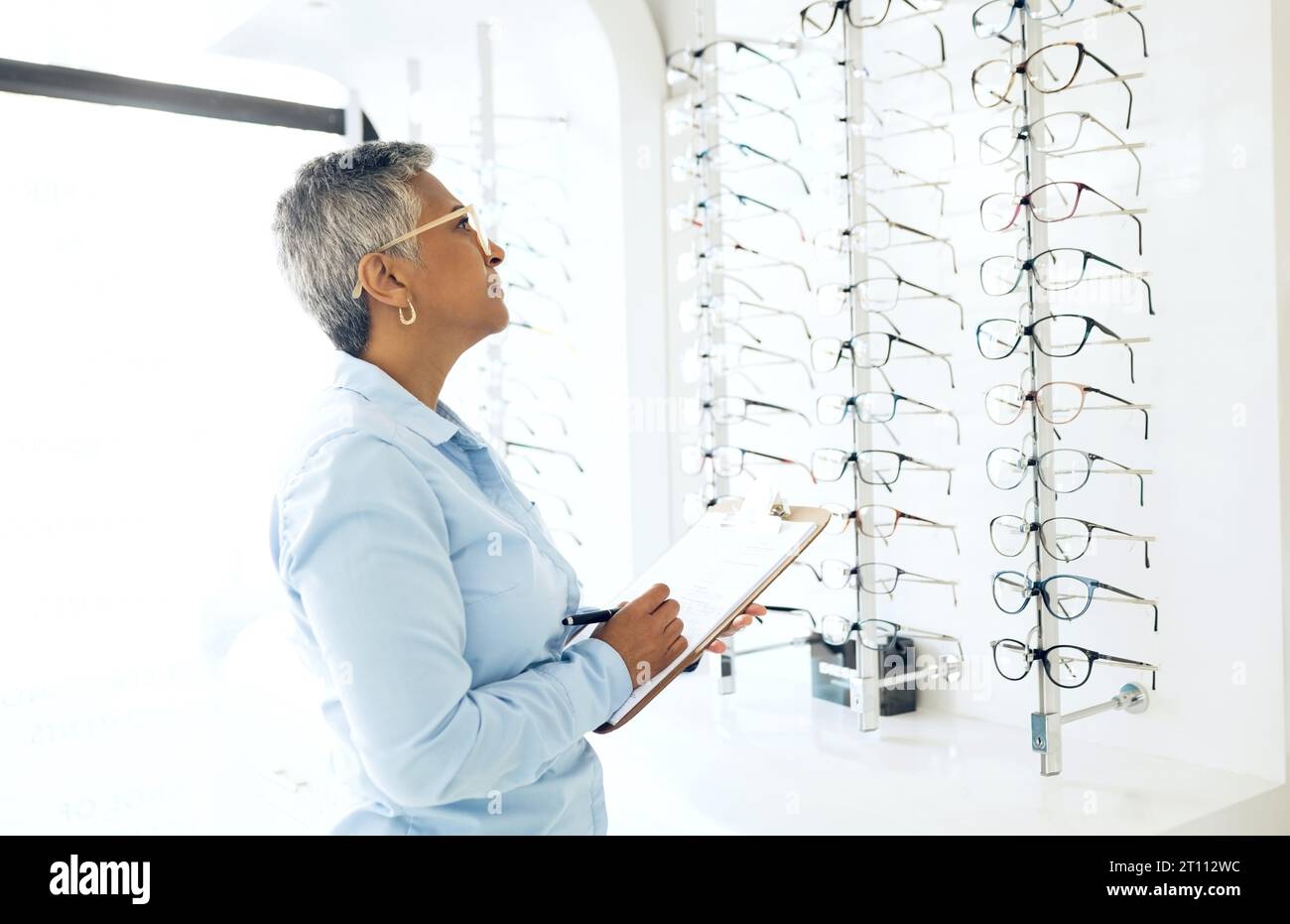 Eye checklist hi-res stock photography and images - Alamy