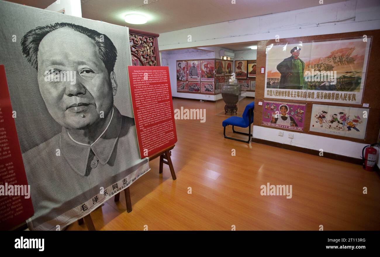Shanghai propaganda poster centre hi-res stock photography and images ...