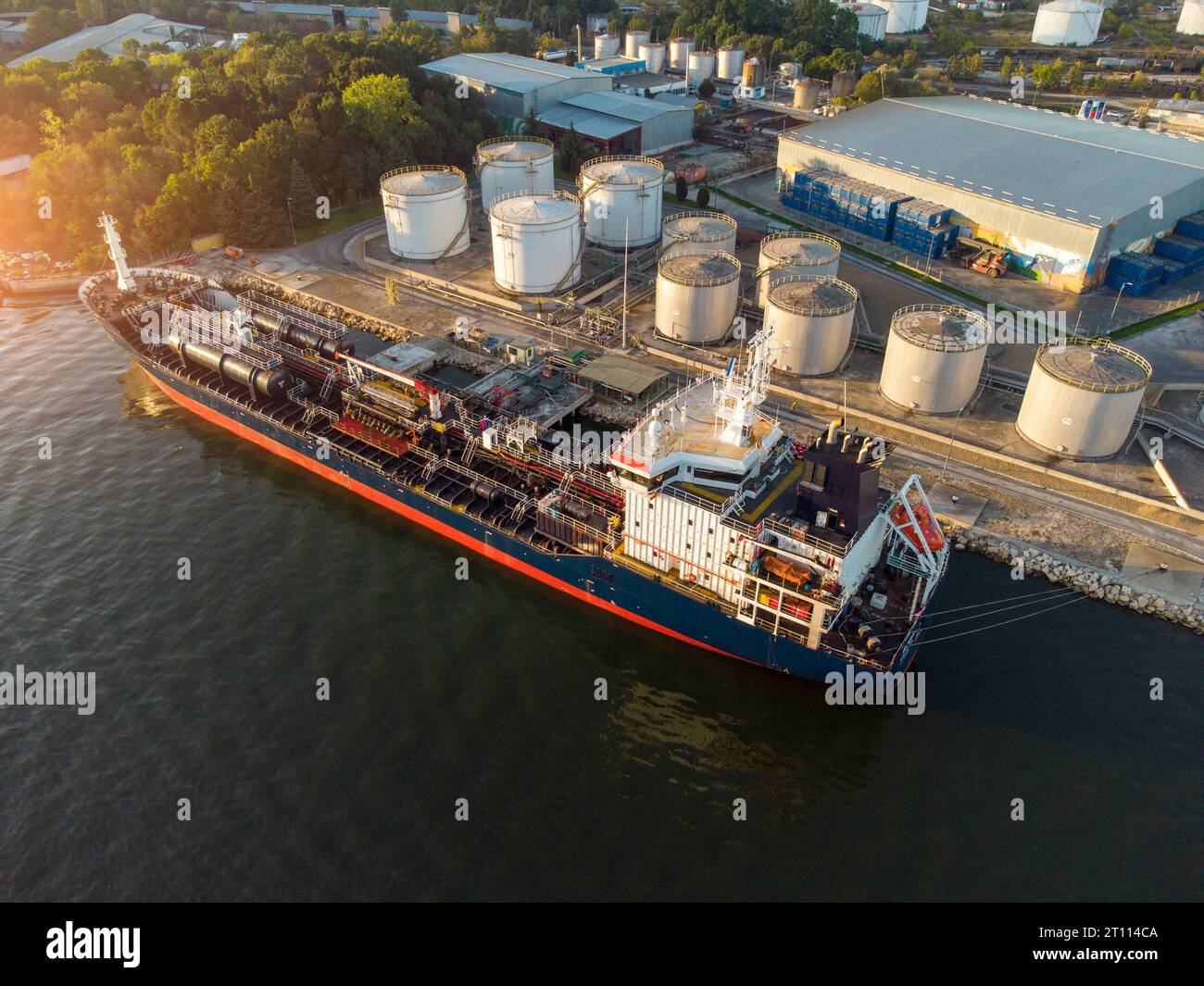 Aerial video gas transport ship hi-res stock photography and images - Alamy