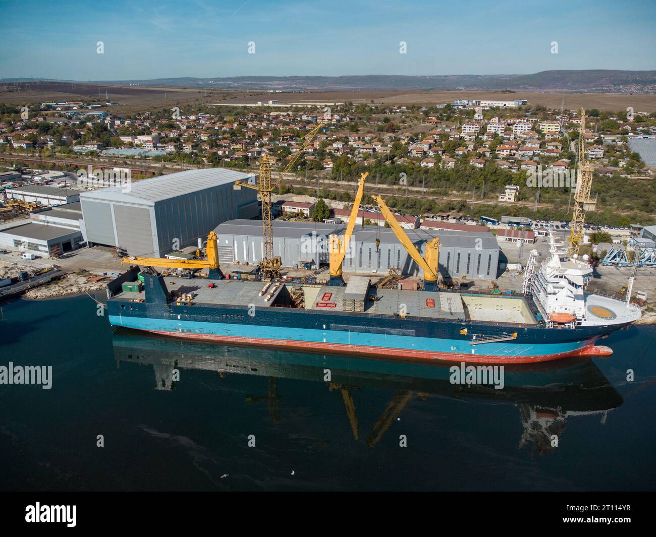 Aerial top view of big cargo ship bulk carrier is loaded in port Stock ...