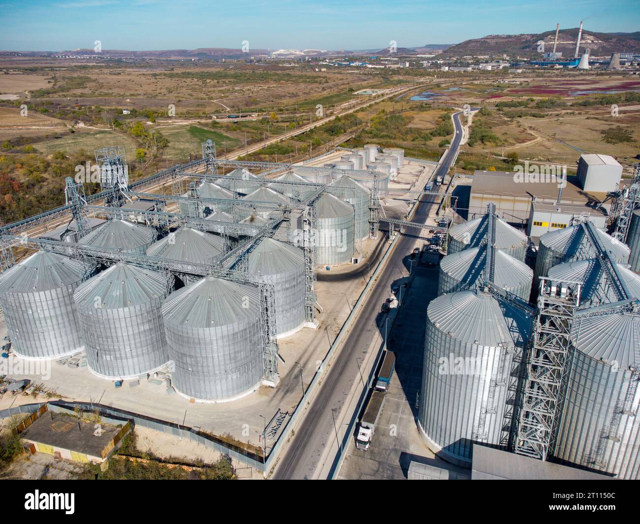 Oil storage silos hi-res stock photography and images - Alamy