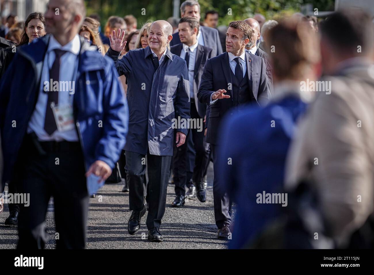 Hamburg, Germany. 10th Oct, 2023. French President Emmanuel Macron (l ...