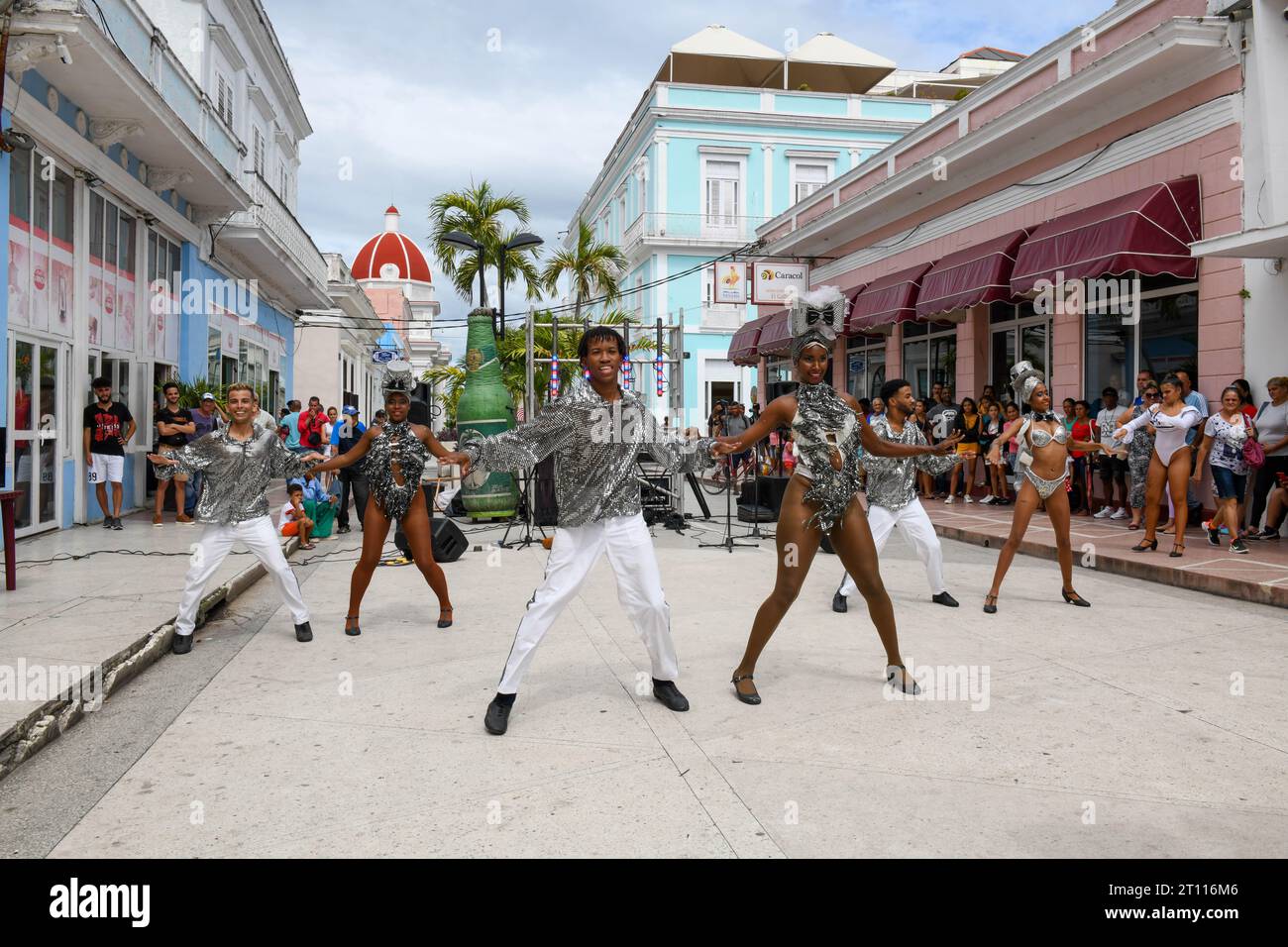 Cuban street dance performance hi-res stock photography and images - Alamy