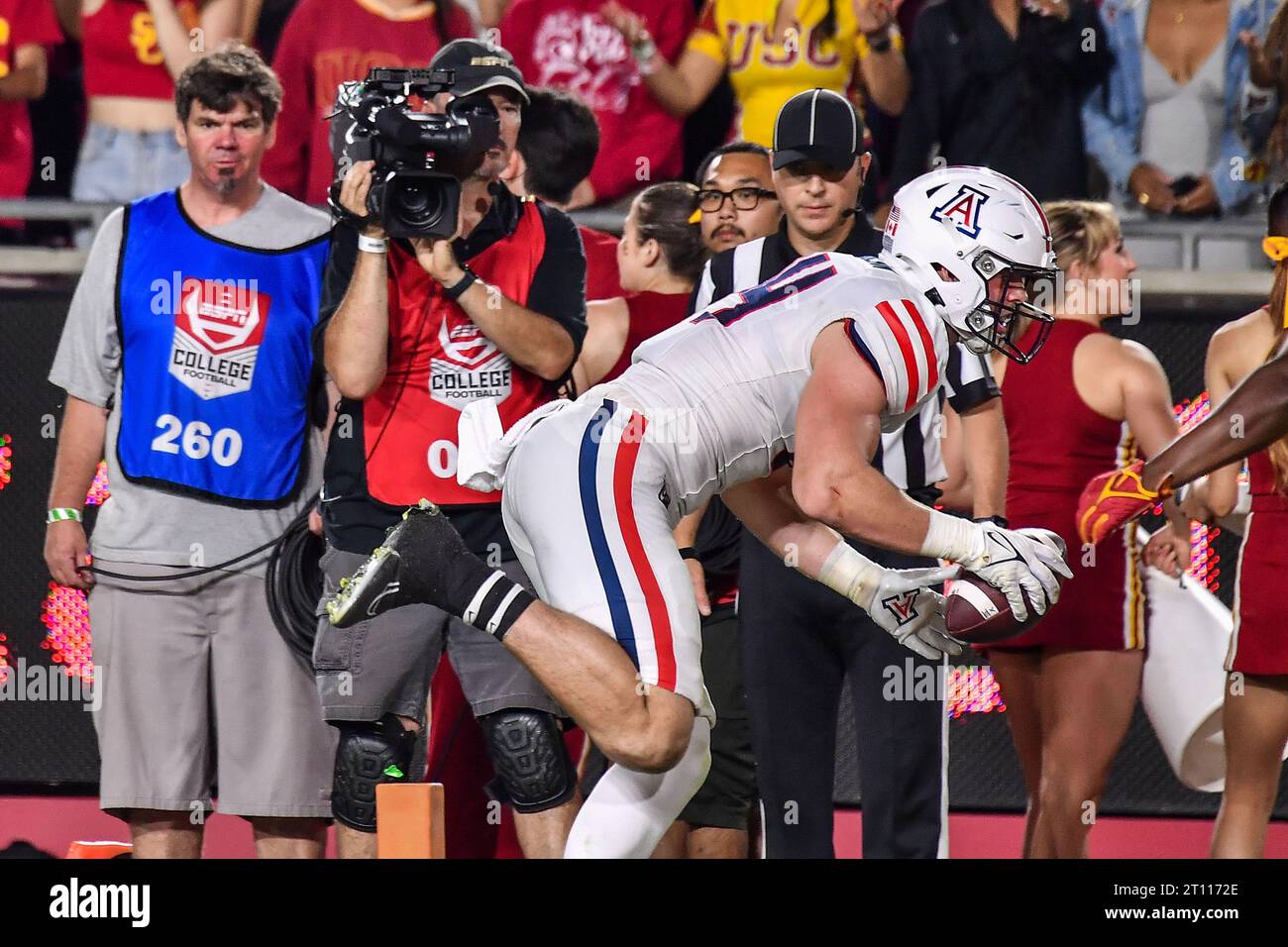 October 7, 2023 Los Angeles, CA.Arizona Wildcats tight end Tanner ...