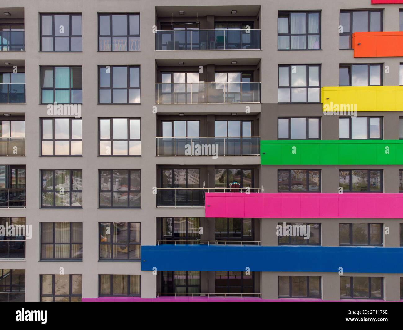 Modern complex apartment buildings hi-res stock photography and images ...