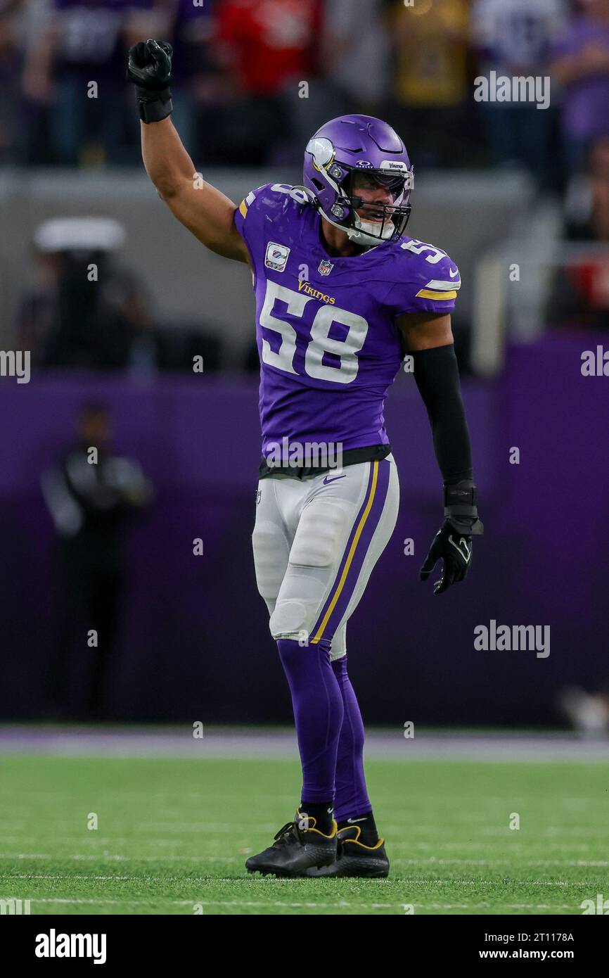Minnesota Vikings linebacker Jordan Hicks (58) lines up before a play ...