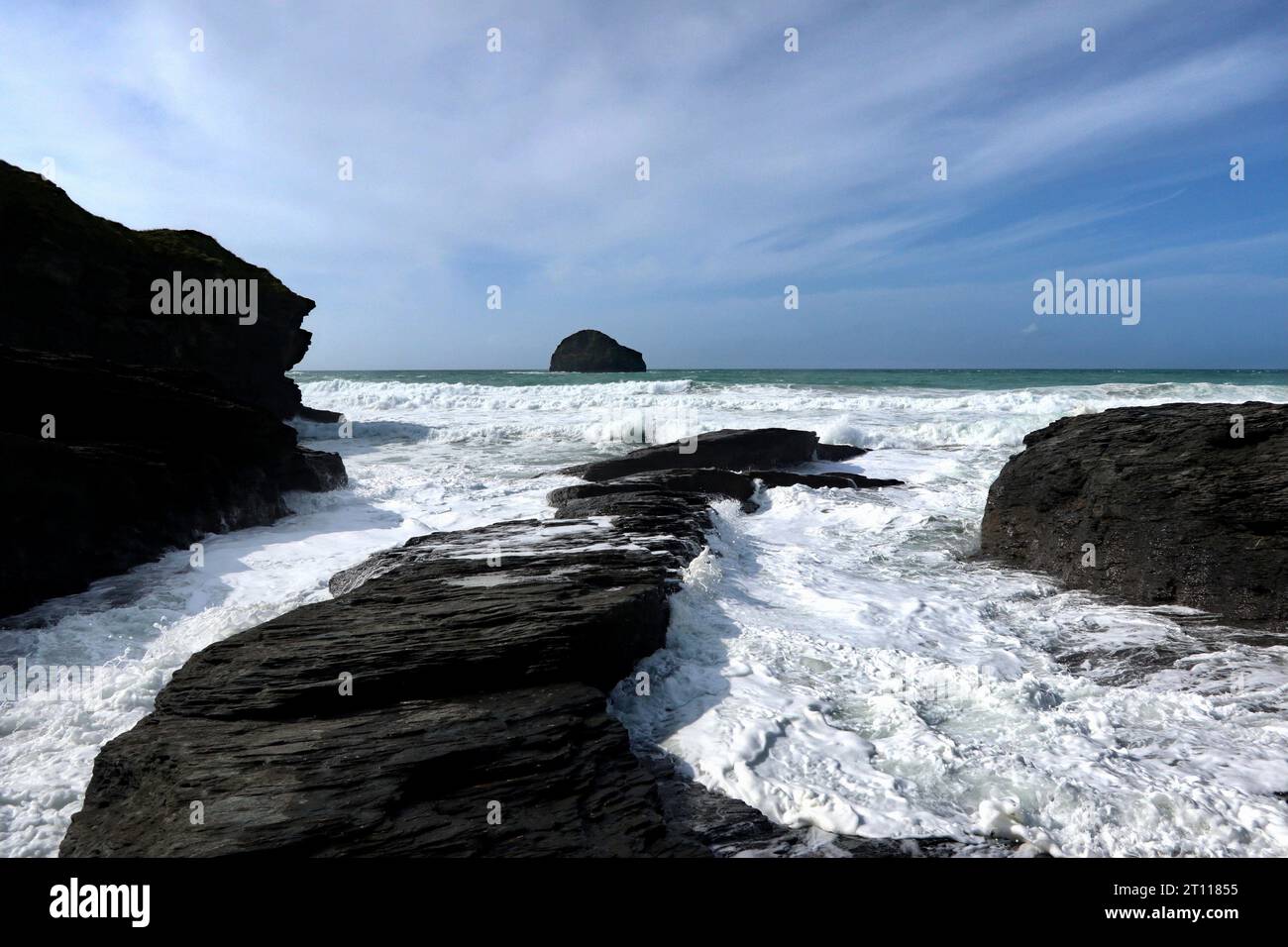Waves incoming tide cliffs hi-res stock photography and images - Alamy
