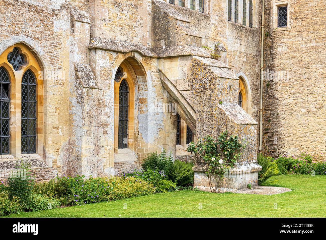 Flying butress uk church hi-res stock photography and images - Alamy