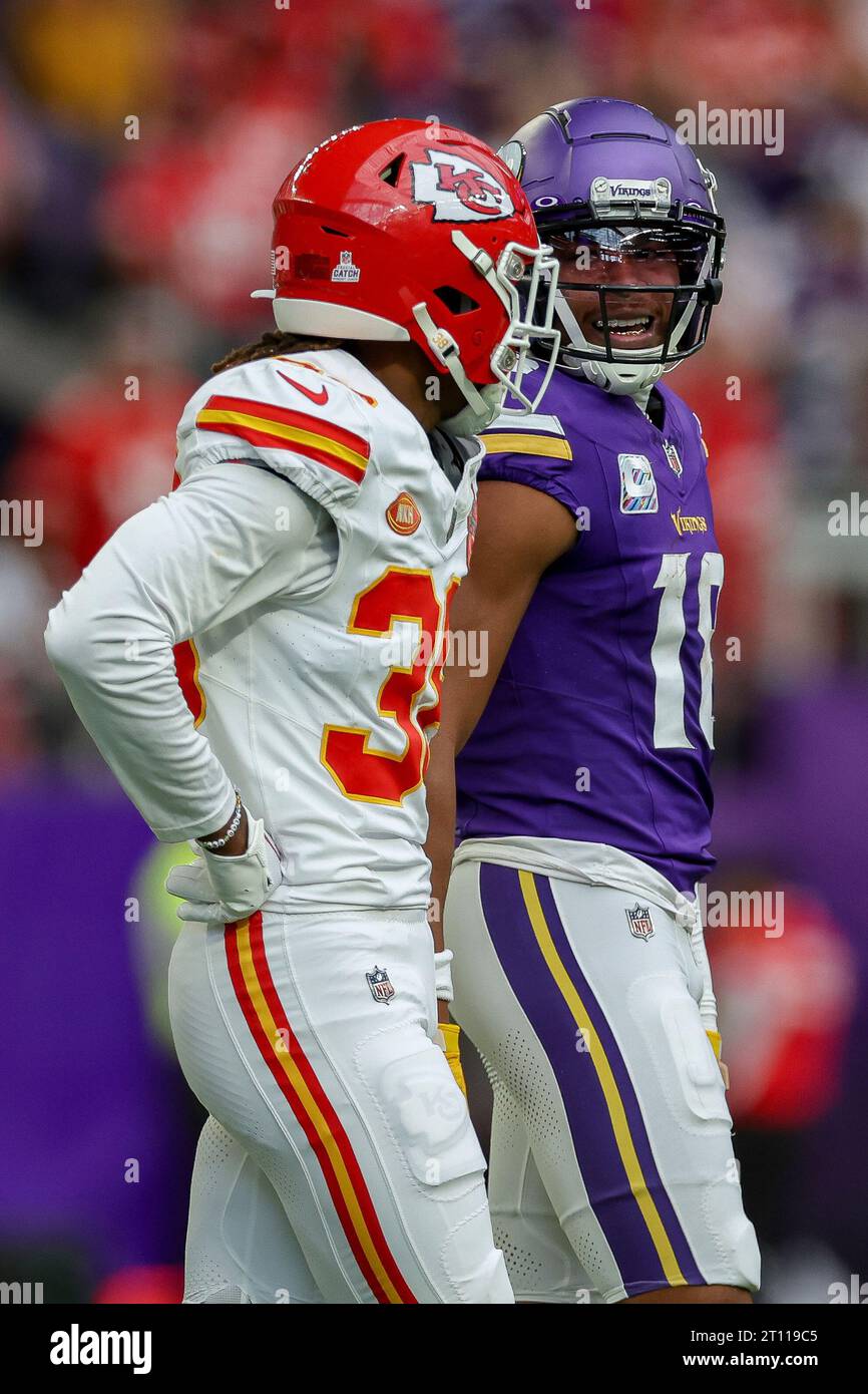 Minnesota Vikings wide receiver Justin Jefferson (18) talks to Kansas ...
