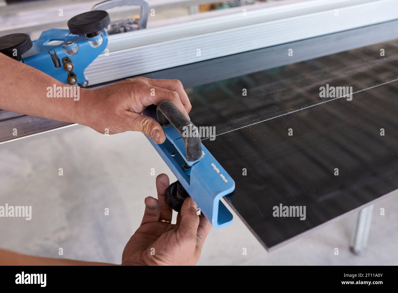Construction worker cutting ceramic tiles using ceramic cutter Stock ...