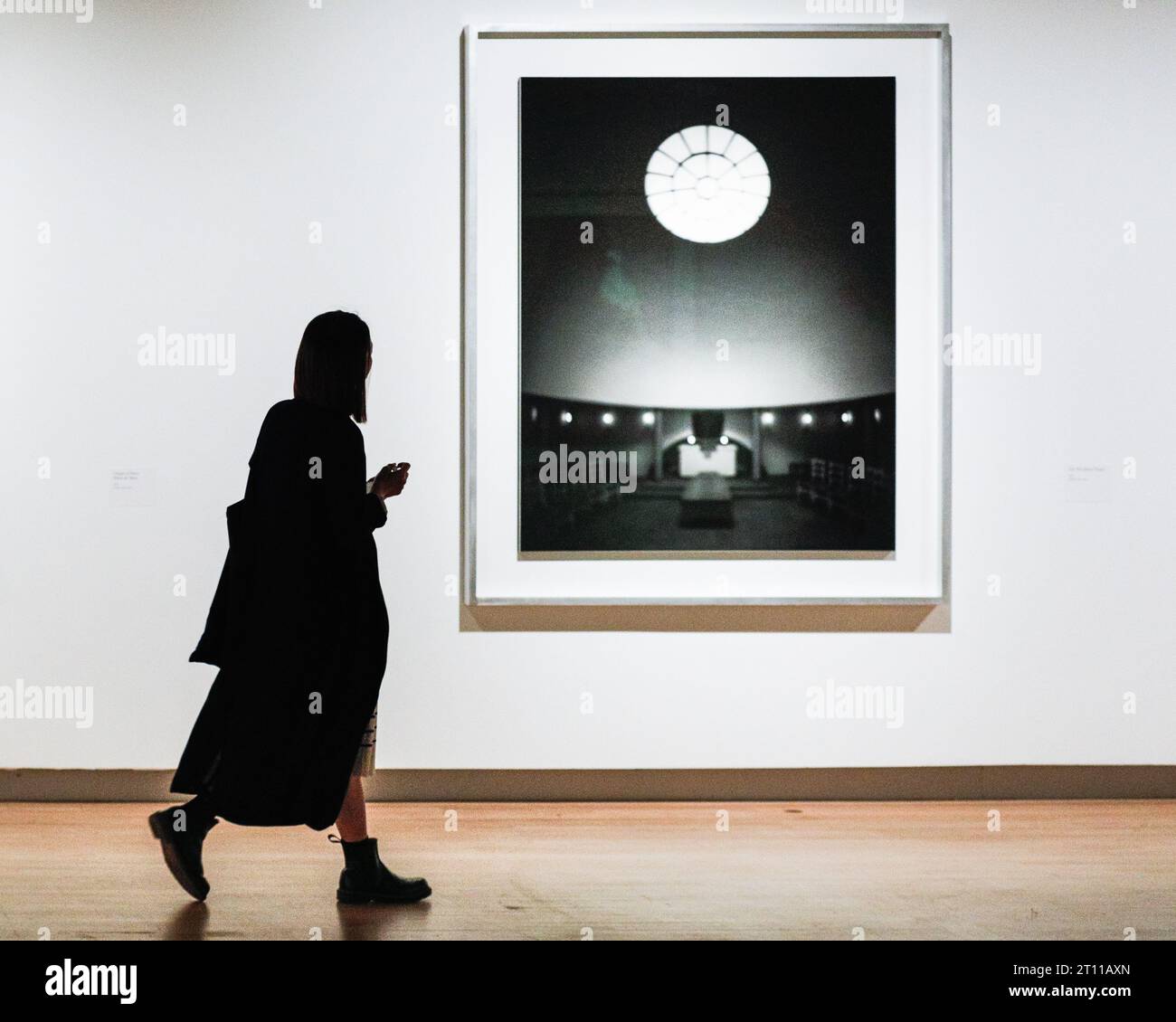 London, UK. 10th Oct, 2023. Visitors at the exhibition. 'Hiroshi ...