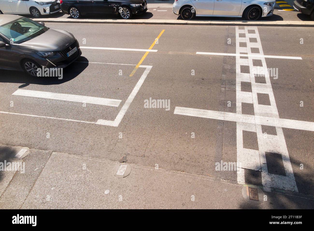 Grid markings on start hi-res stock photography and images - Alamy