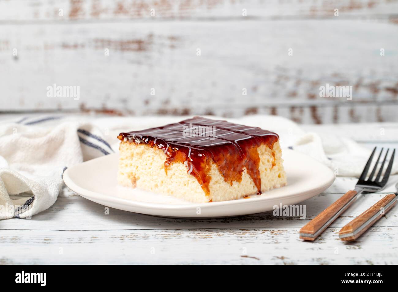 Tres leches cake hi-res stock photography and images - Alamy