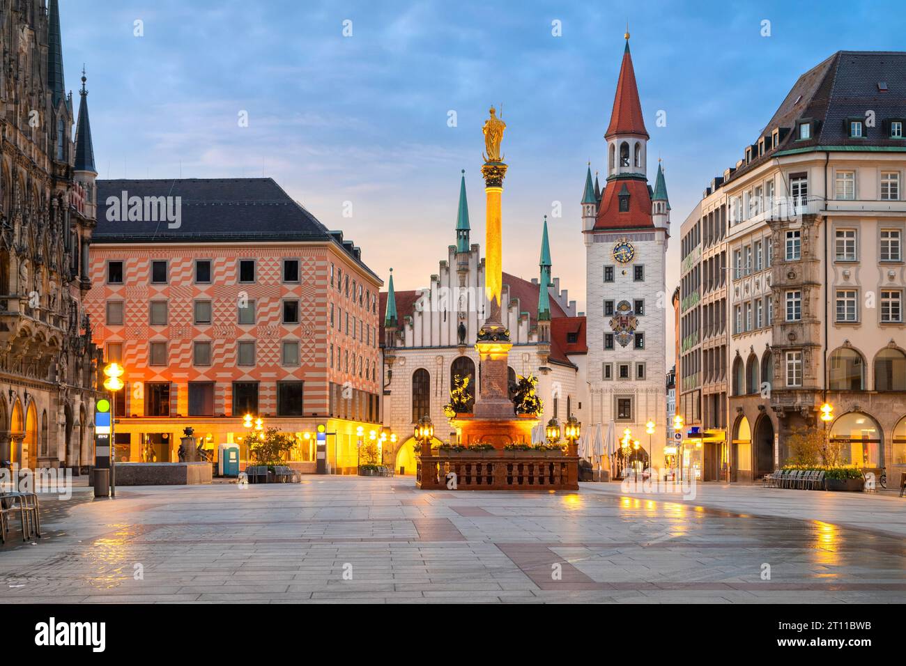Munich town square hi-res stock photography and images - Alamy