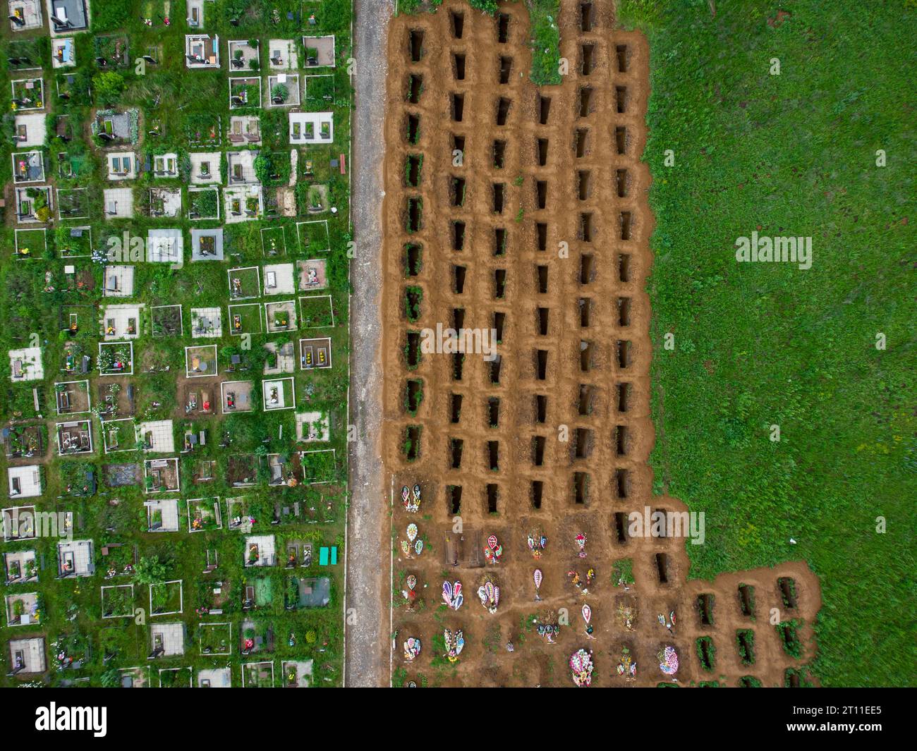 Open coffin empty hi-res stock photography and images - Alamy