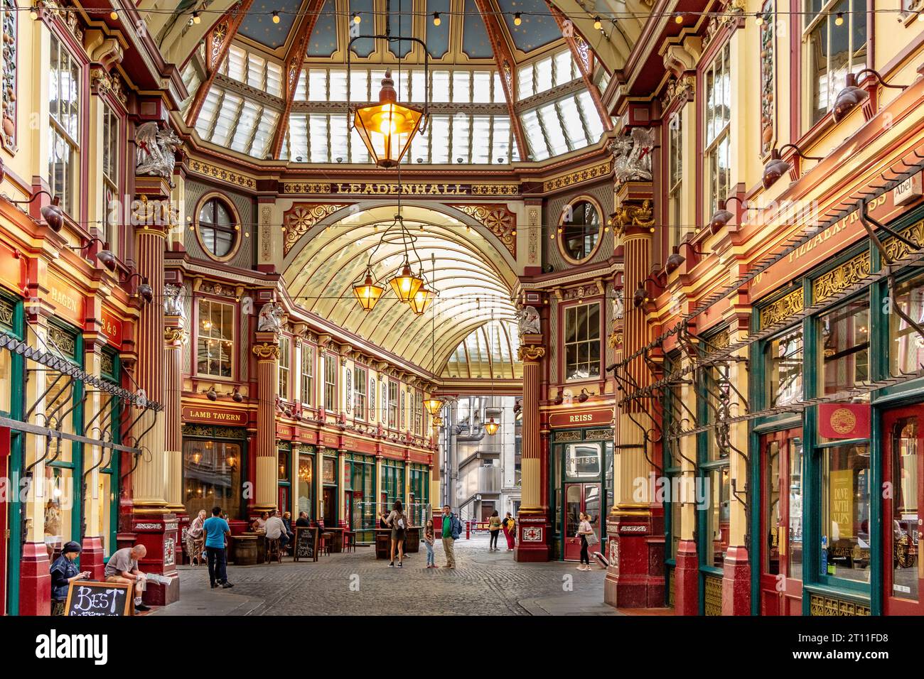 Leadenhall Market isone of the oldest markets in London, dating from ...