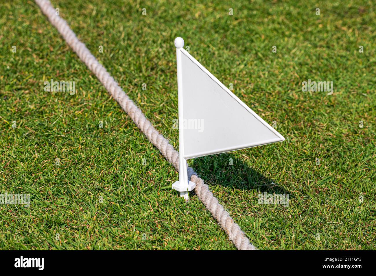 Traditional boundary rope and flag on a grass cricket pitch Stock Photo ...