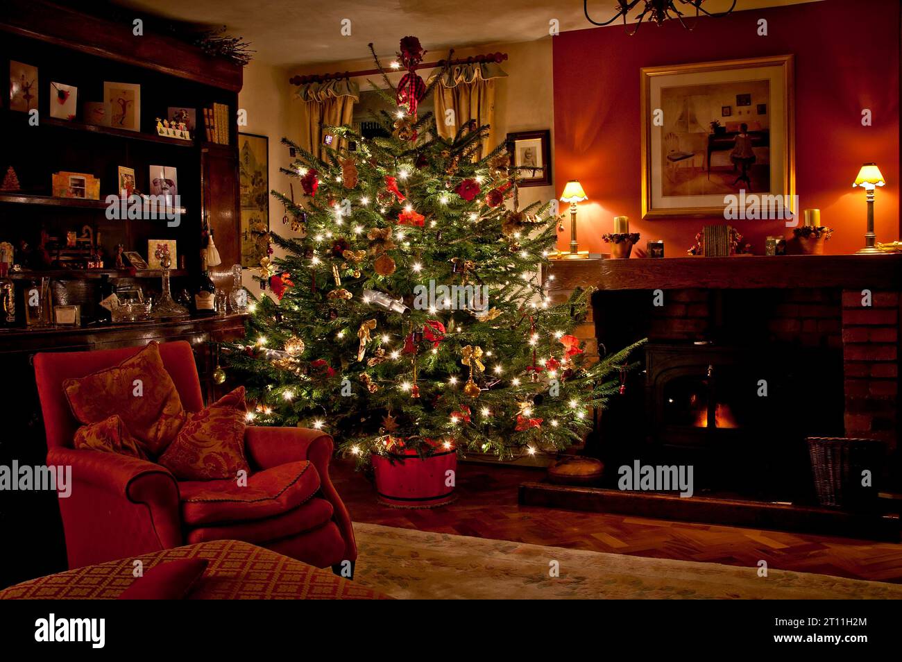 Christmas cottage interior hi-res stock photography and images - Alamy