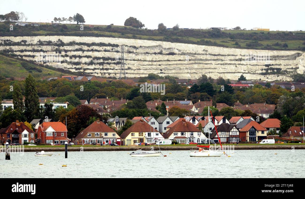 ENGLAND COASTAL PATH, PORTSMOUTH HARBOUR, CASTLE SHORE PARK ...