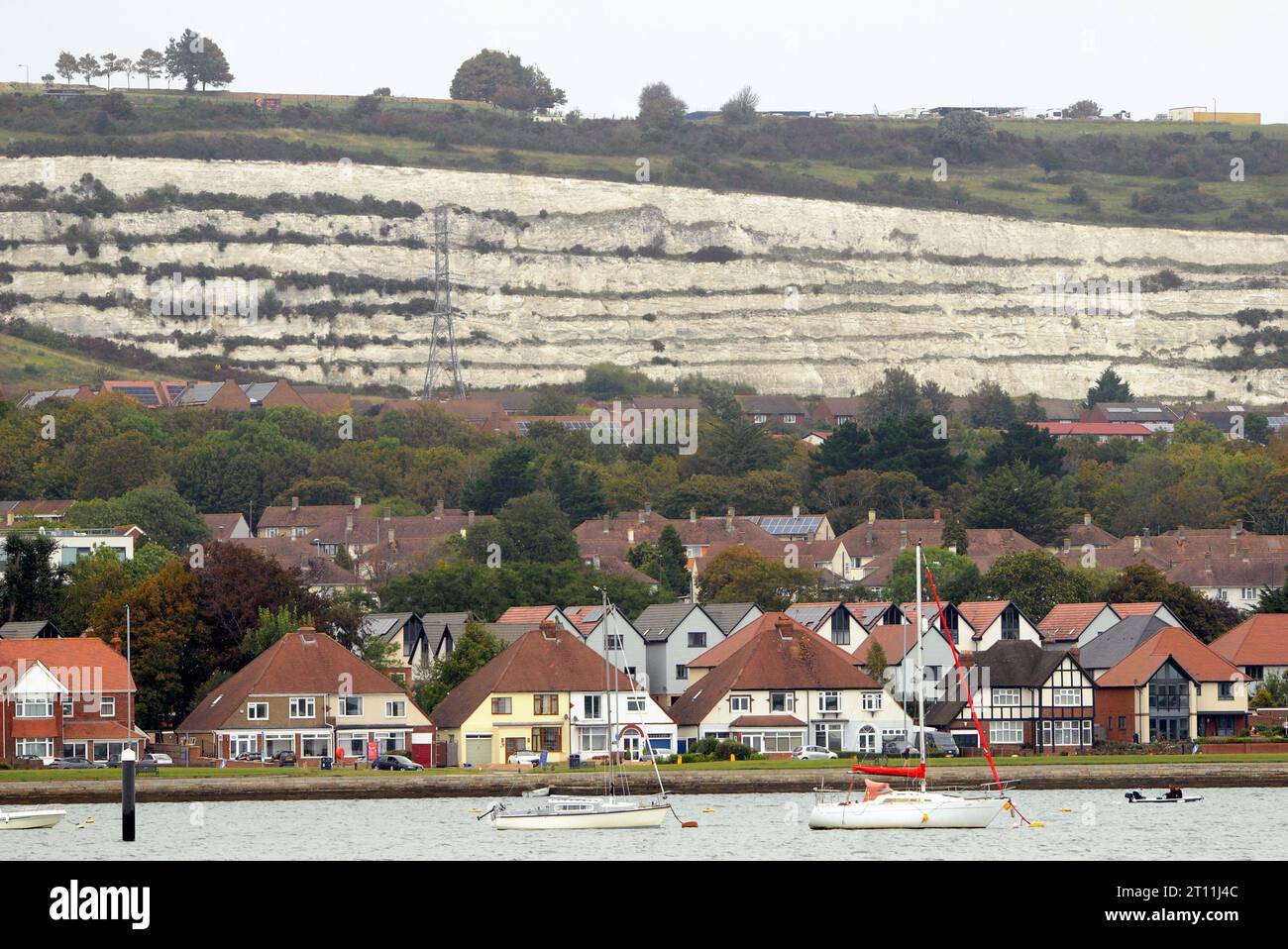 ENGLAND COASTAL PATH, PORTSMOUTH HARBOUR, CASTLE SHORE PARK ...