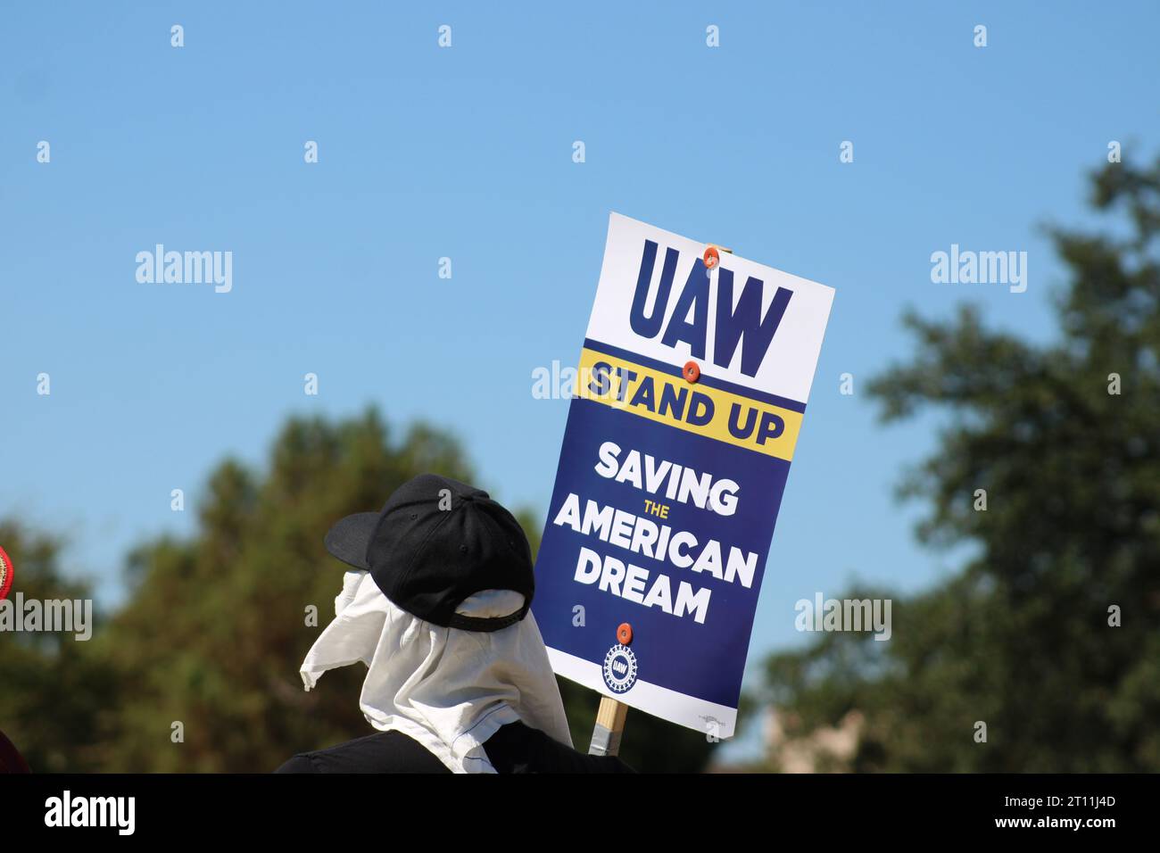 UAW Picket Stellantis' Chrysler Parts and Distribution Center Stock ...