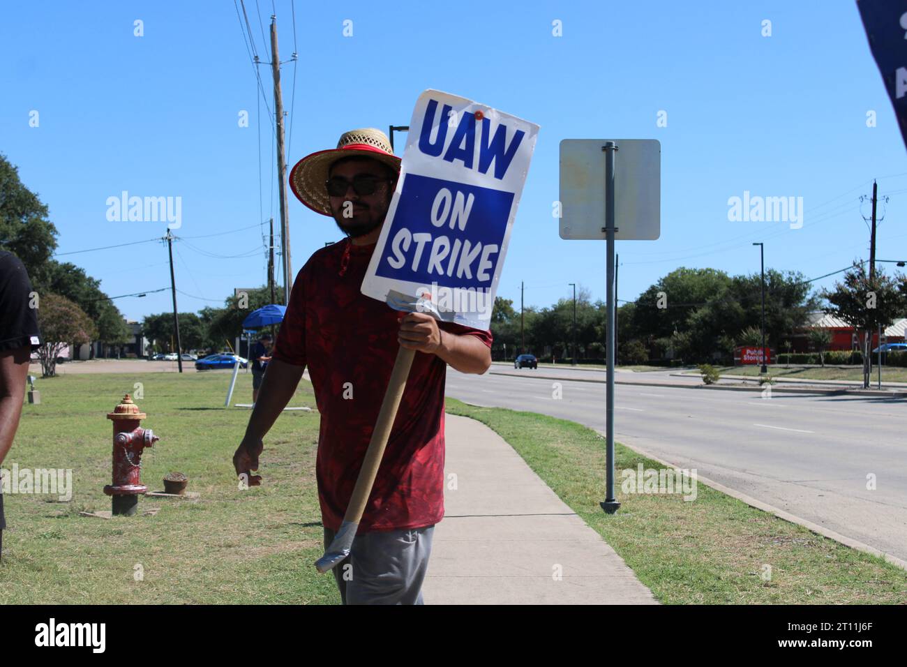 UAW Picket Stellantis' Chrysler Parts and Distribution Center Stock ...