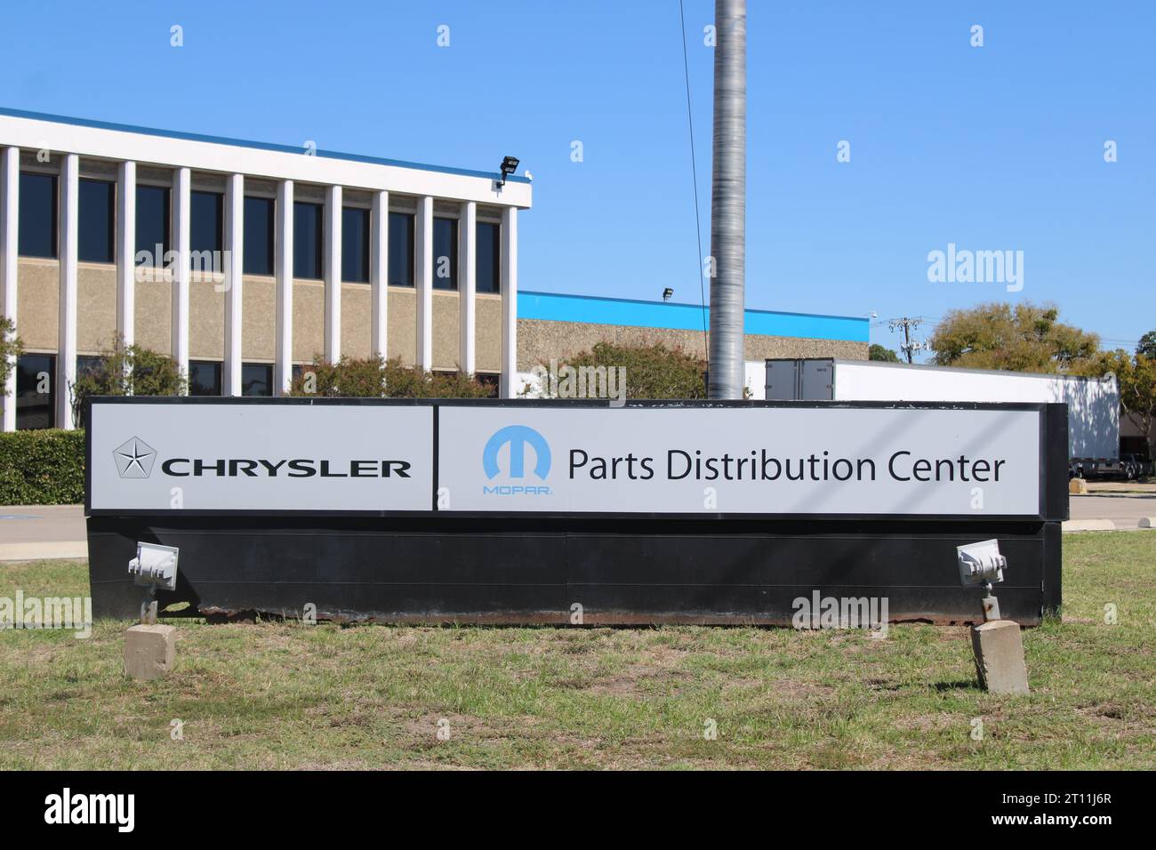 UAW Picket Stellantis' Chrysler Parts and Distribution Center Stock ...