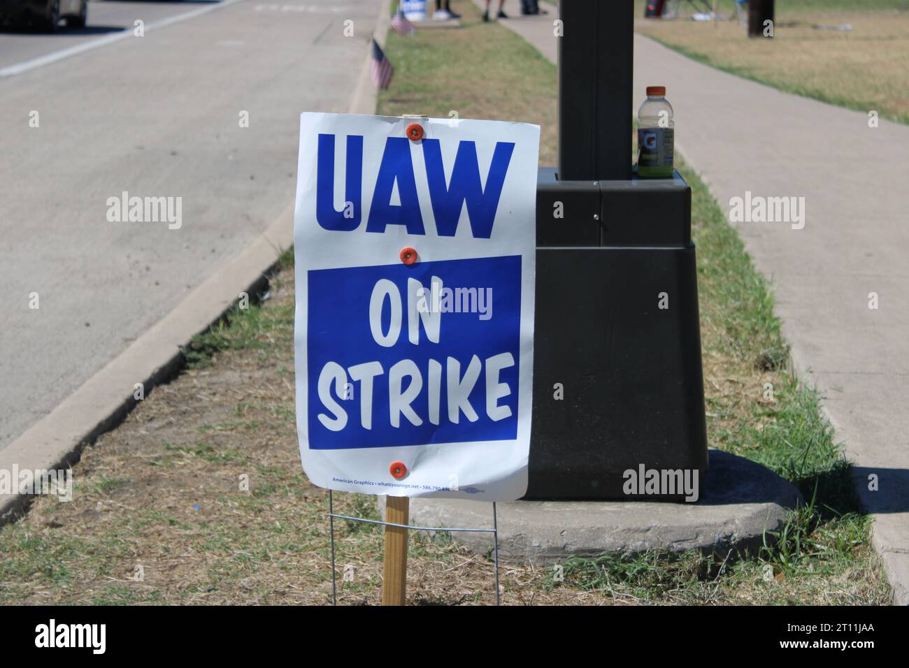 UAW Picket Stellantis' Chrysler Parts and Distribution Center Stock ...