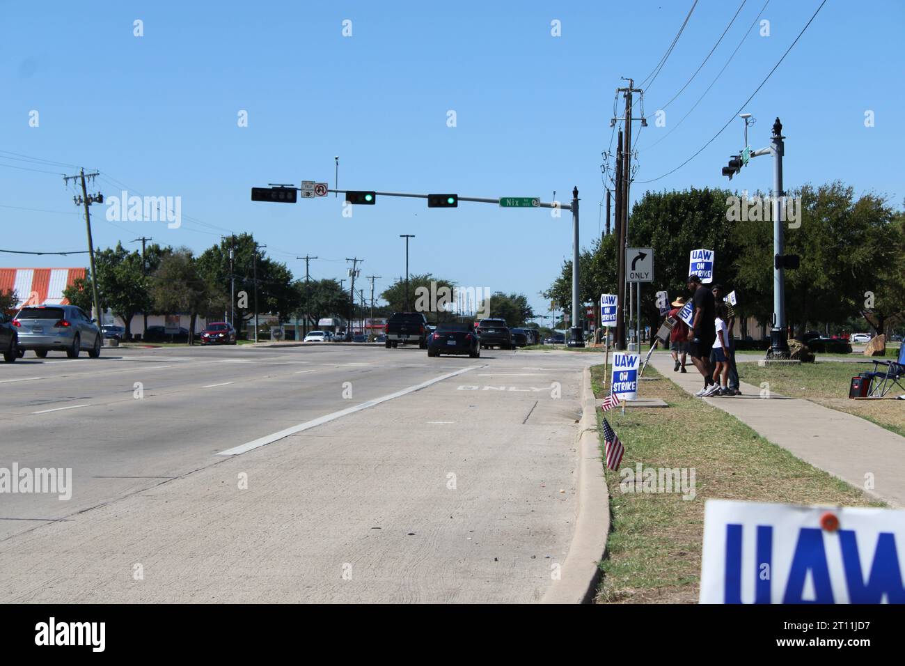 UAW Picket Stellantis' Chrysler Parts and Distribution Center Stock ...
