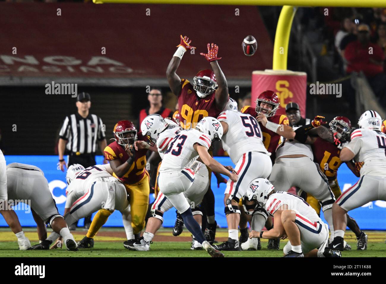 Southern California defensive lineman Bear Alexander (90) can not stop ...