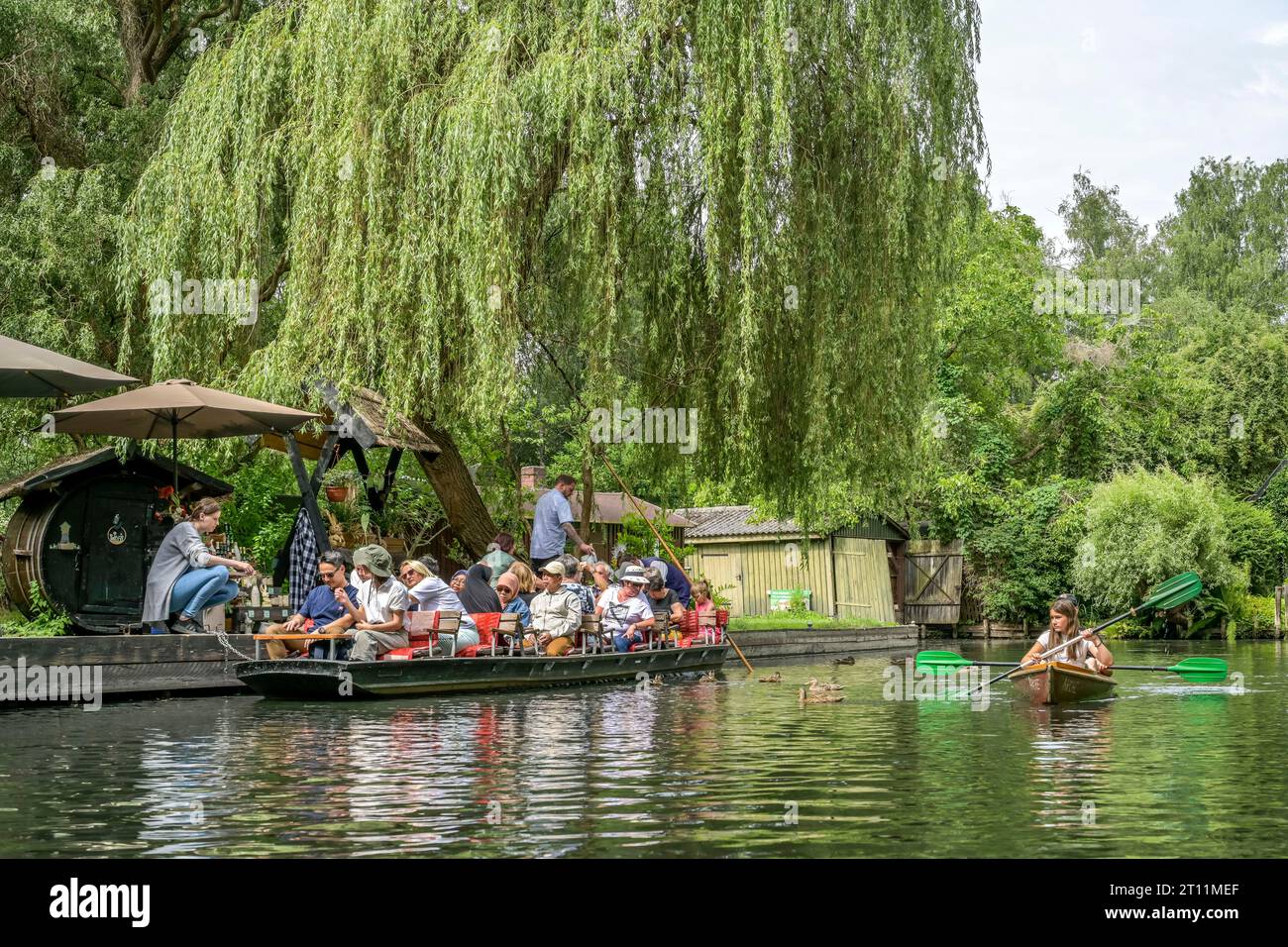 Kahnfahrt, Fließ, Touristen, Kaupen bei Lübbenau, Spreewald ...