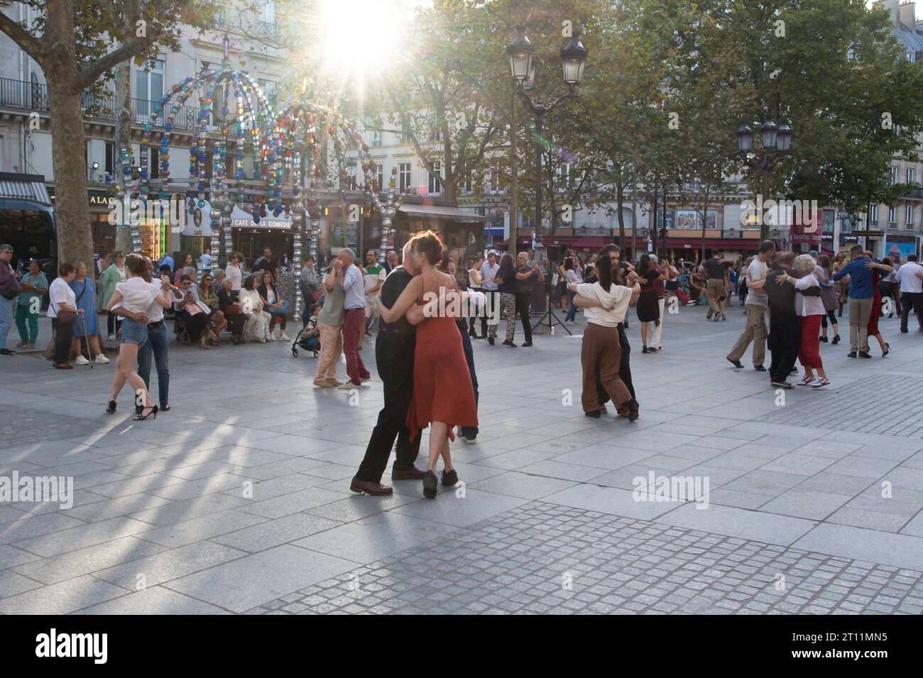 Paris, France. 08th Oct, 2023. Dancers dance in the street on Place ...