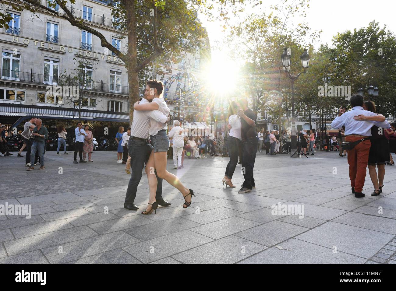 Paris, France. 08th Oct, 2023. Dancers dance in the street on Place ...