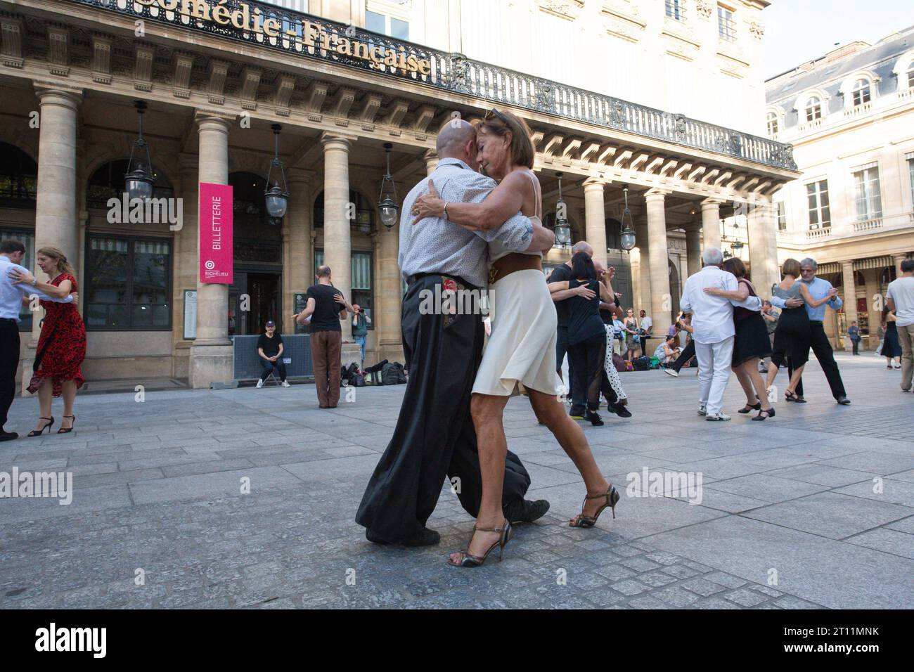 Paris, France. 08th Oct, 2023. Dancers dance in the street on Place ...