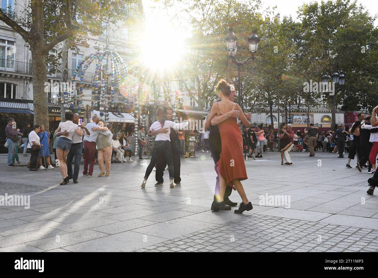 Paris, France. 08th Oct, 2023. Dancers dance in the street on Place ...