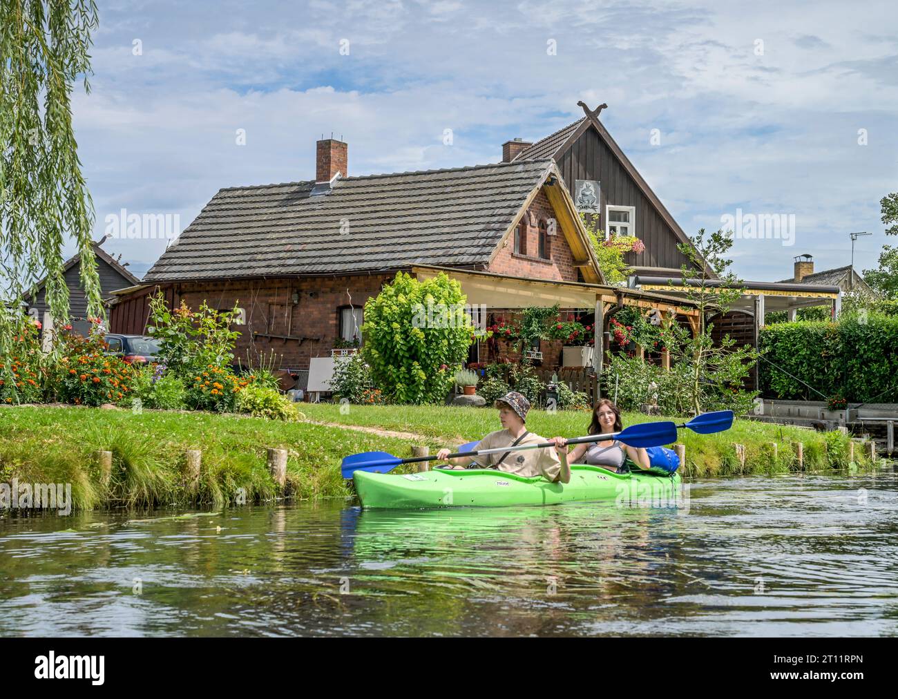 Kanu, Wasserwanderer, Fließ bei Leipe im Spreewald, Brandenburg ...
