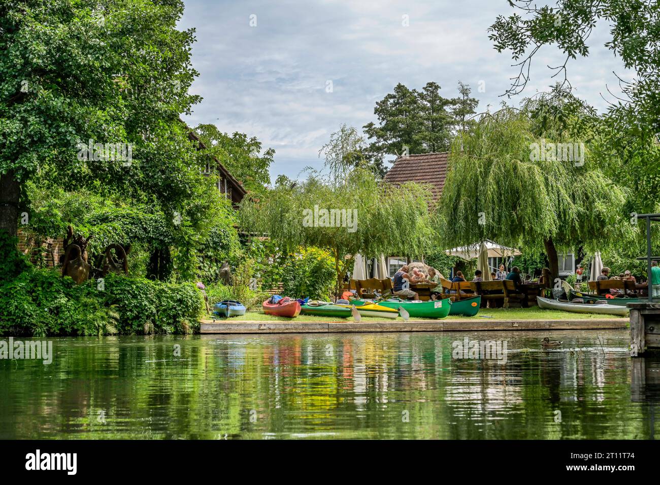 Kanu kanus an einem see hi-res stock photography and images - Alamy