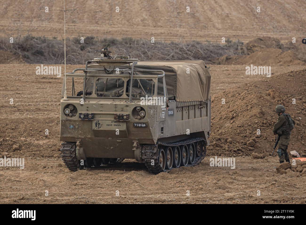Israeli Army continues the deployment of armored vehicles and ar ISRAEL ...