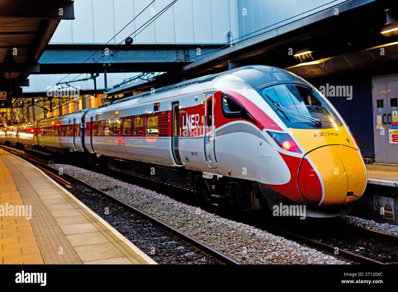 LNER Azuma Train, Leeds Railway Station, Leeds, England Stock Photo - Alamy