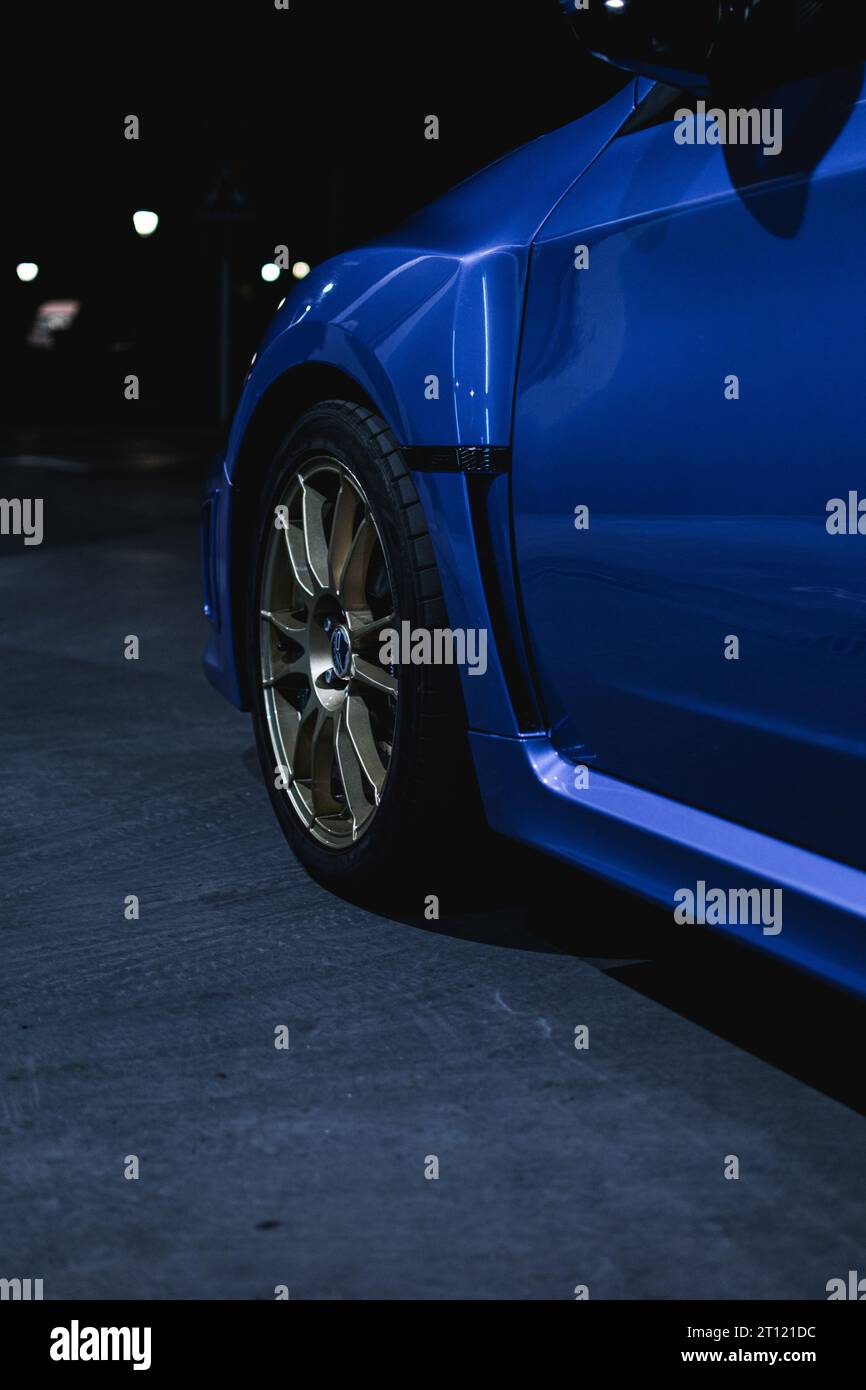 Gold wheel rims hi-res stock photography and images - Alamy