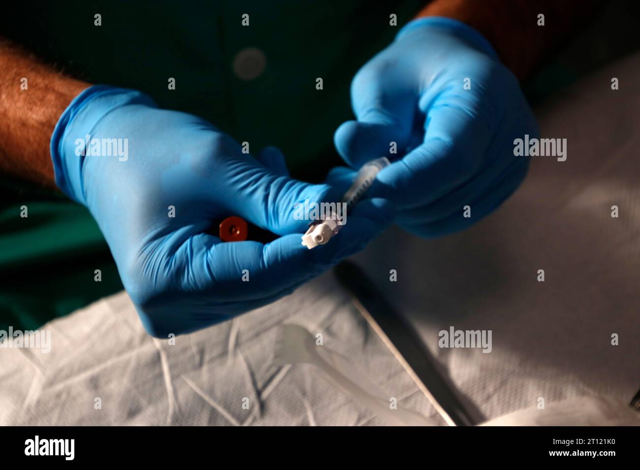 A medical professional preparing a syringe Stock Photo - Alamy
