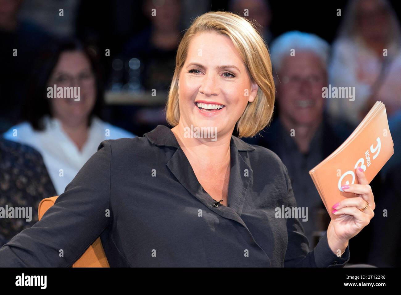 Judith Rakers im Bild: Judith Rakers - Moderator von 3nach9. Vor Beginn ...