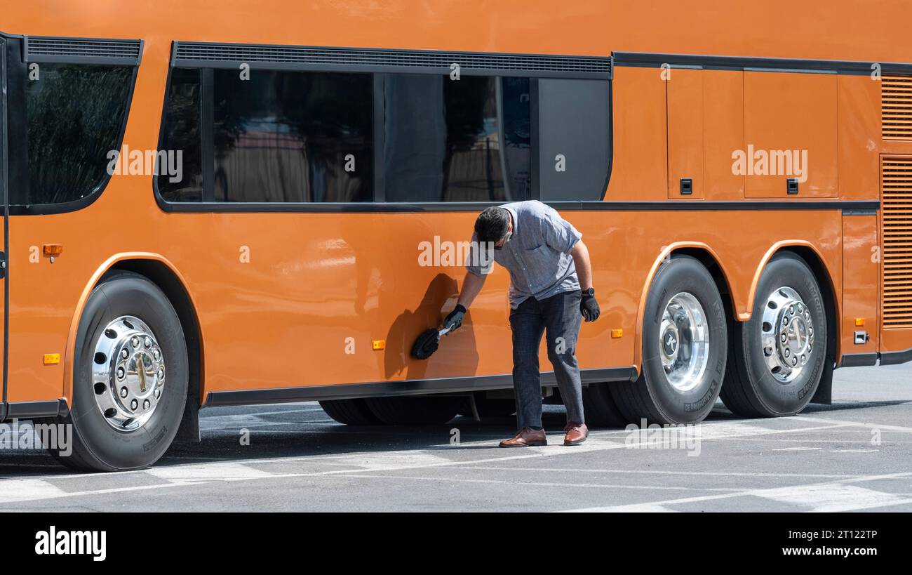 Cleaning exterior hi-res stock photography and images - Alamy