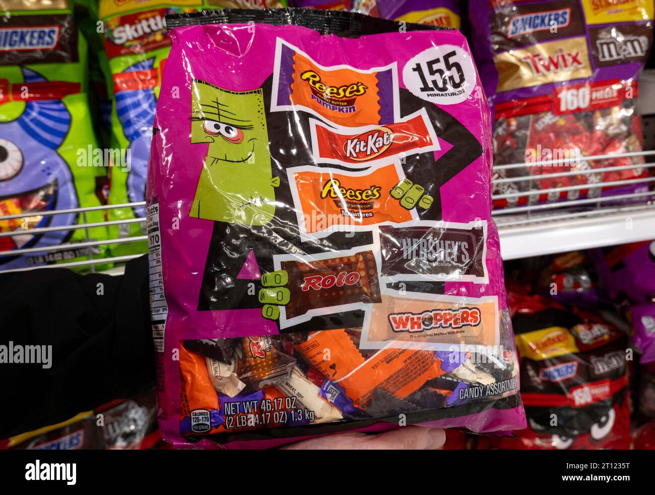 Halloween candy shelf hi-res stock photography and images - Alamy