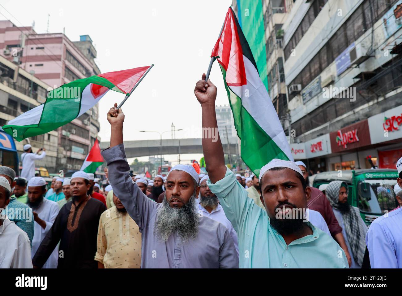 Dhaka, Bangladesh. 10th Oct, 2023. Supporters of Islami Andolon ...