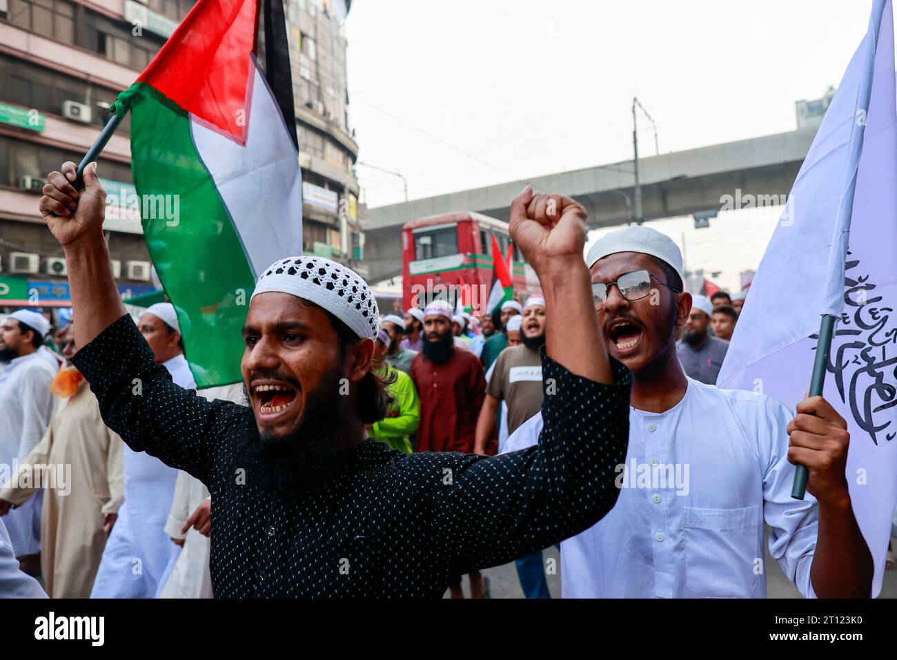 Dhaka, Bangladesh. 10th Oct, 2023. Supporters of Islami Andolon ...