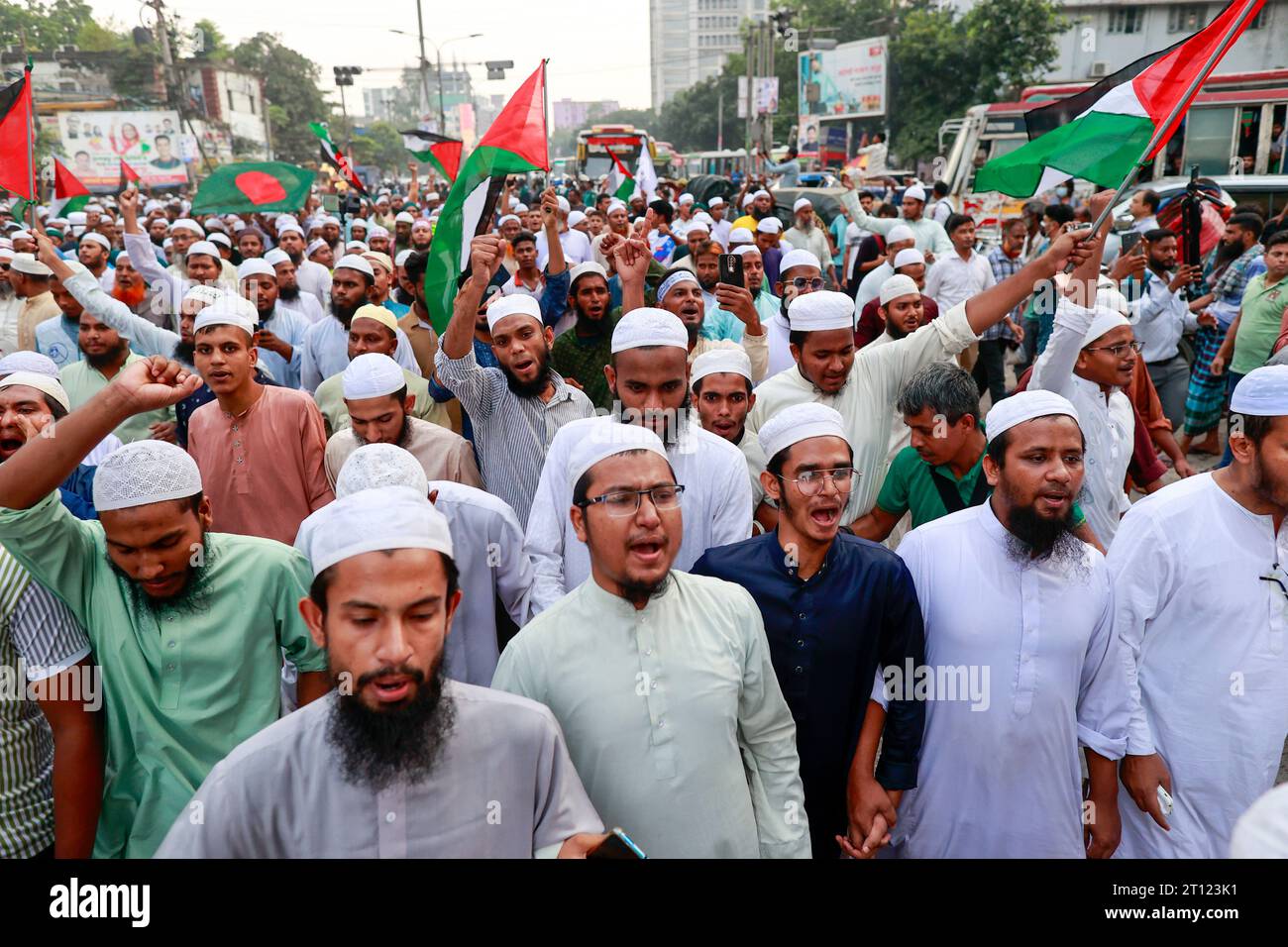 Dhaka, Bangladesh. 10th Oct, 2023. Supporters of Islami Andolon ...